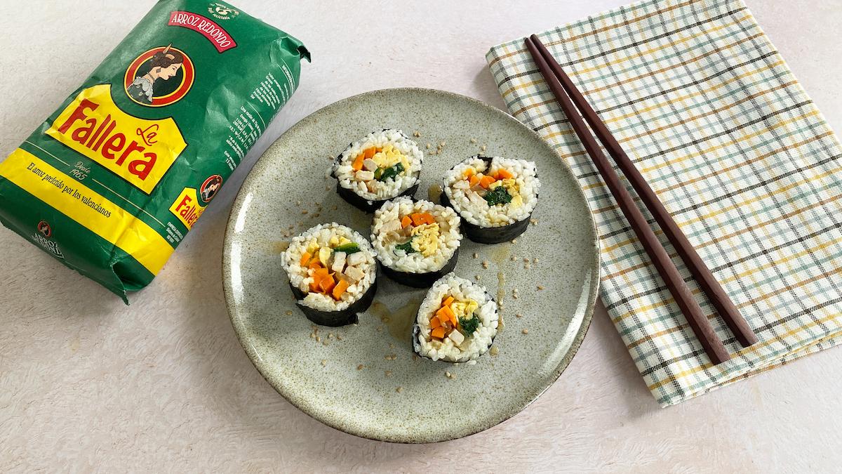 Gimbap: Receta tradicional coreana paso a paso | Delicioso rollo de ...