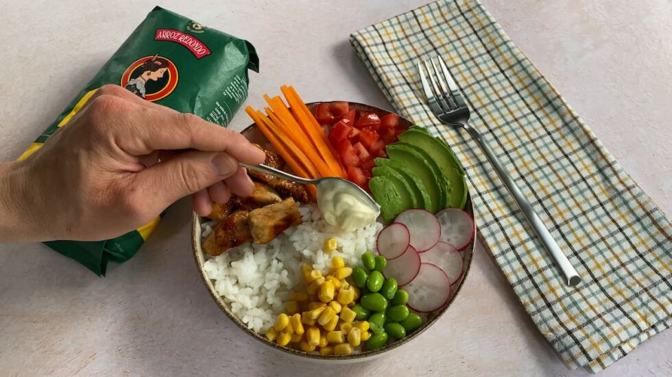 Poke Bowl Pollo: Receta fresca, fácil y saludable | La Fallera