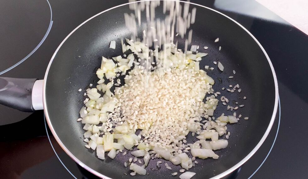 Arroz Con Azafrán: Receta Fácil y Deliciosa | La Fallera